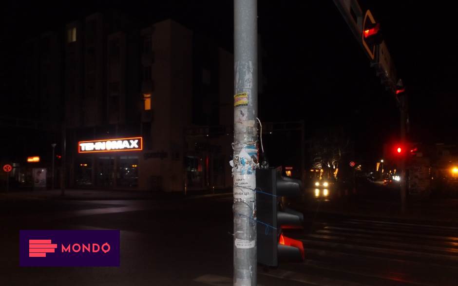 Bura obrnula svjetla na semaforu (FOTO) | Info | Društvo