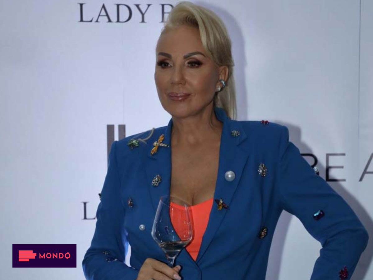 lepa brena napravila čarape | Magazin | Zvijezde i tračevi