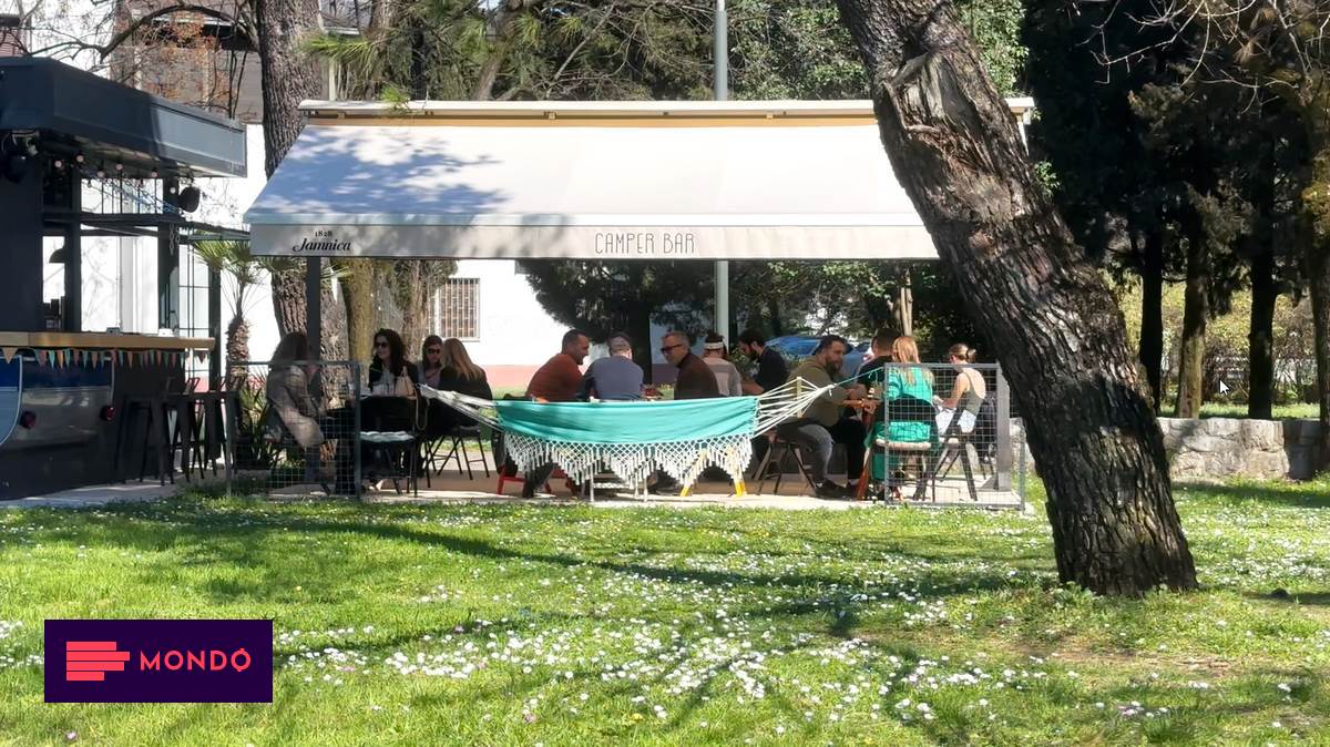 baste kafica u podgorici pune | Info | Društvo