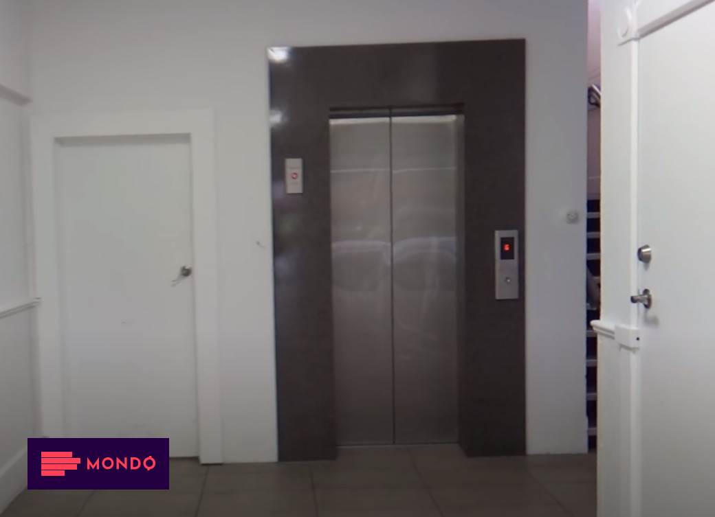 DIJETE UPALO U OKNO LIFTA, NIJE MOGLO DA IZAĐE! Drama u Beogadu: Otac ...