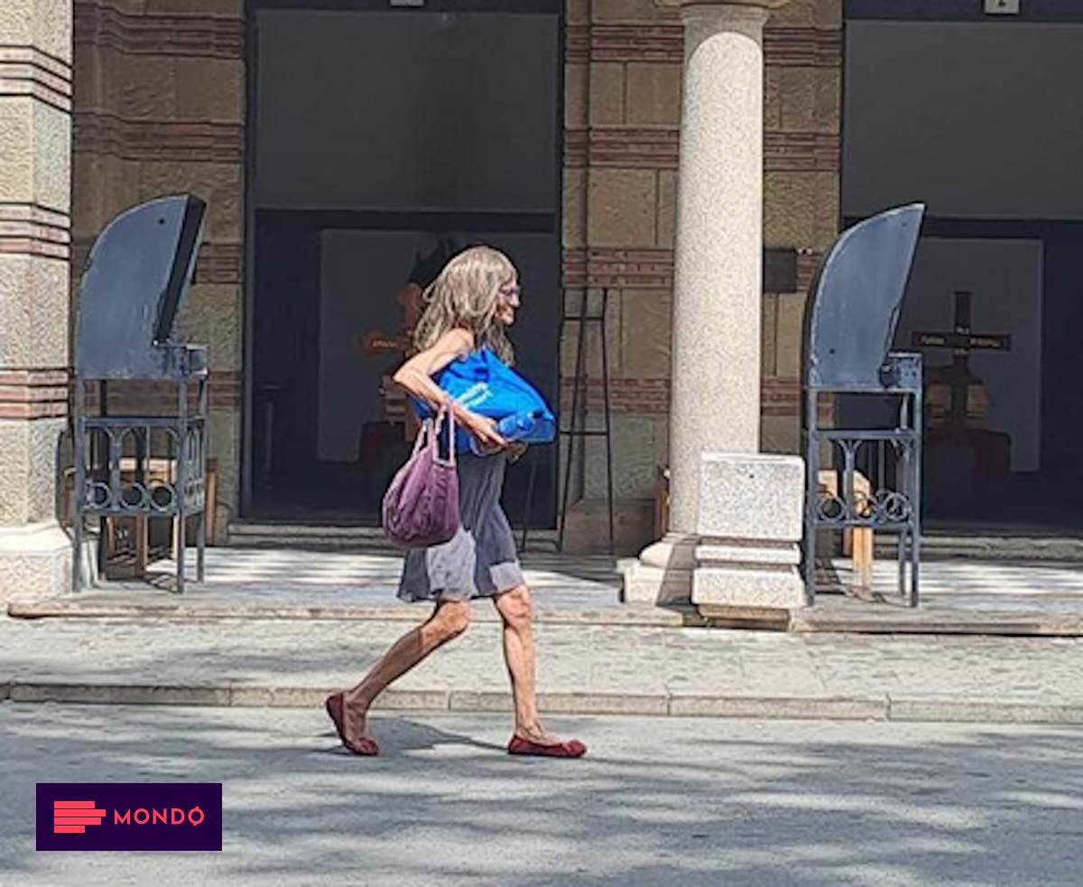 Bebi Dol je danas na Novom groblju ispratila majku na večni počinak ...